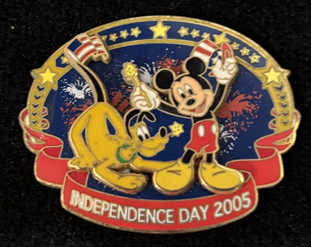 96976 - Independence Day/4th of July - Mickey and Pluto - World Of ...