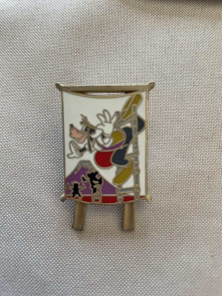 98084 - Goofy balancing on ladder - New Year's Eve/Day - Disney Store ...