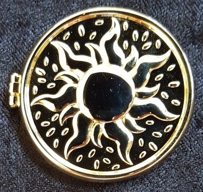 9970 - Rapunzel - Hinged Locket - Disney Studio Store Hollywood / Soda ...