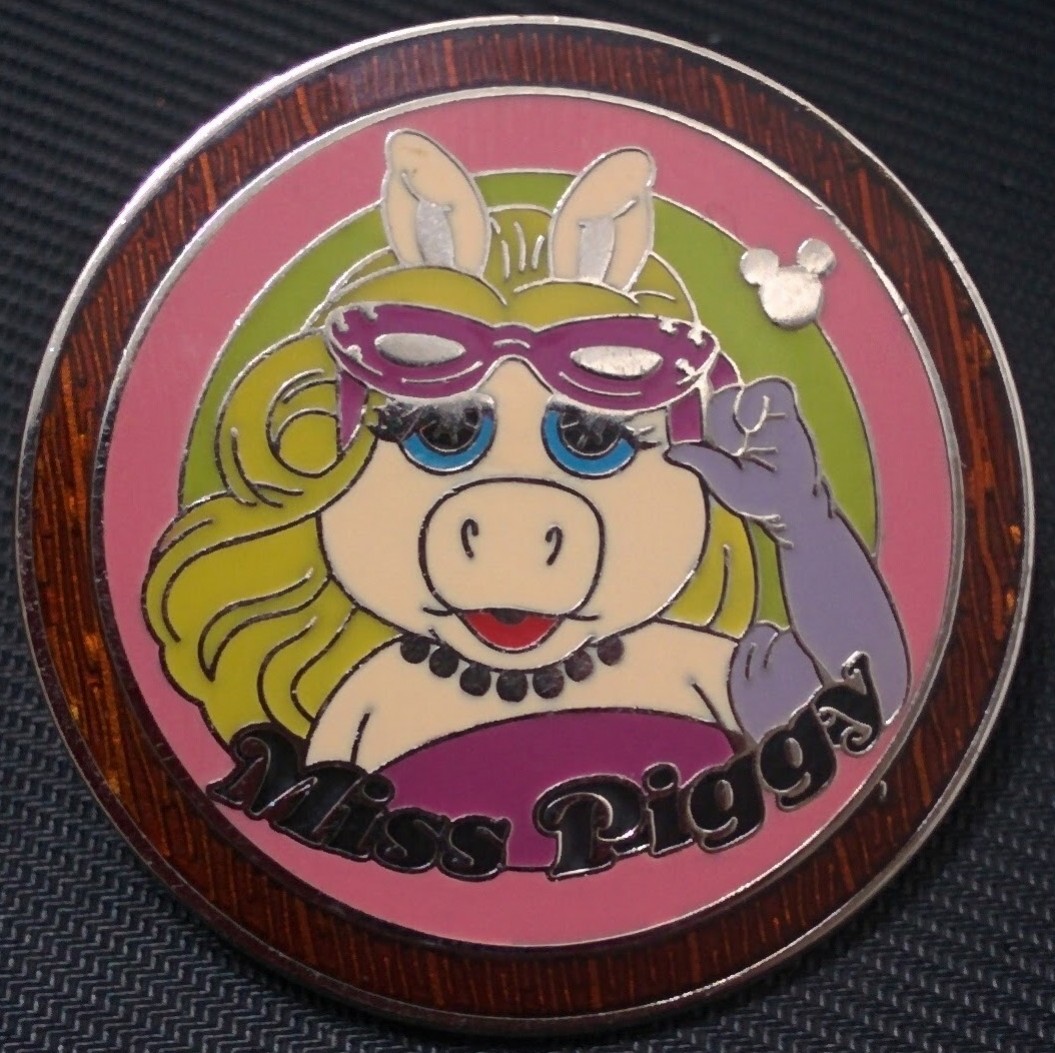 5591 - Miss Piggy - Cast Lanyard Series IV - Muppet Collection ...