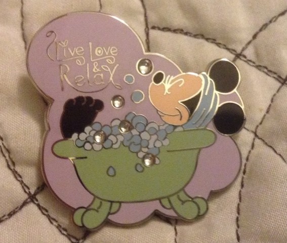 18260 - Minnie Taking A Bubble Bath - Live, Love, Relax