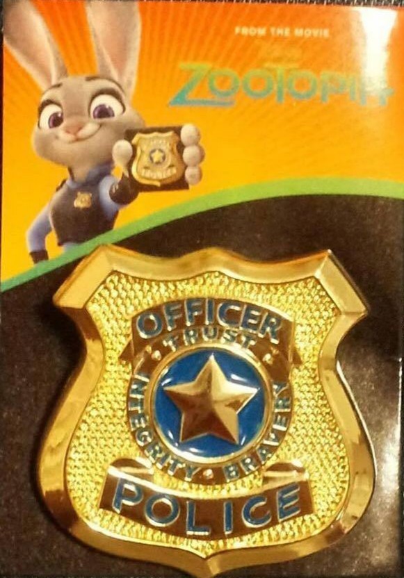 12785 - Police Badge #2 - Japan Movie Theatre - Zootopia - Disney Store ...