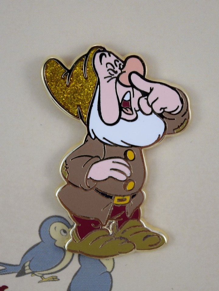 11966 - Sneezy - Disney Store - Snow White and the Seven Dwarfs Pin Set ...
