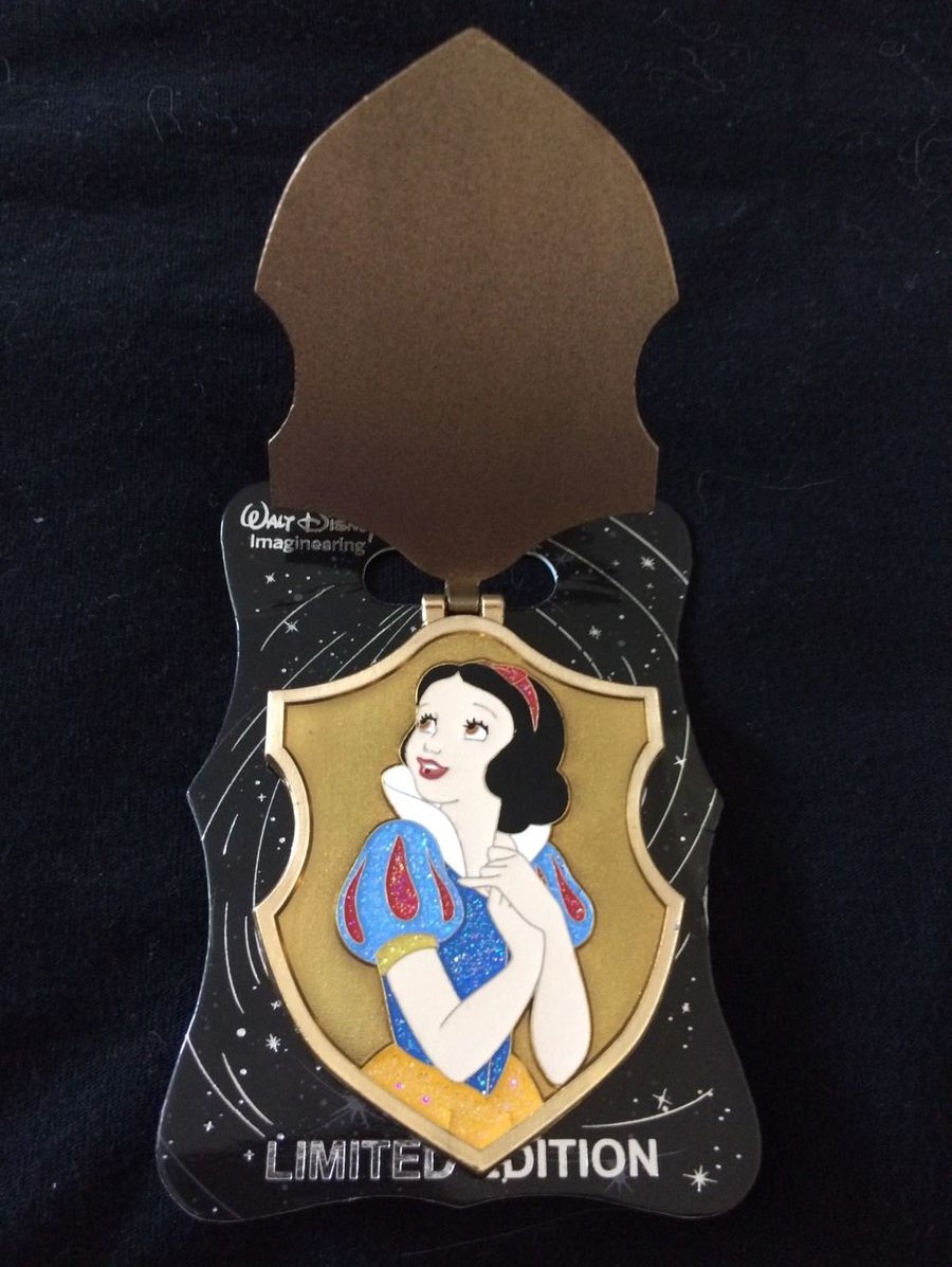 9728 - Snow White - Hinged Princess Crest - Walt Disney Imagineering ...