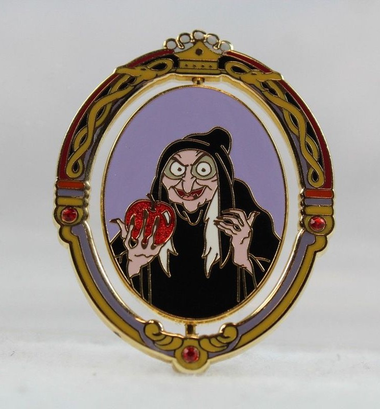 13111 - Evil Queen / Old Hag - 110th Legacy Collection - Disney Store ...