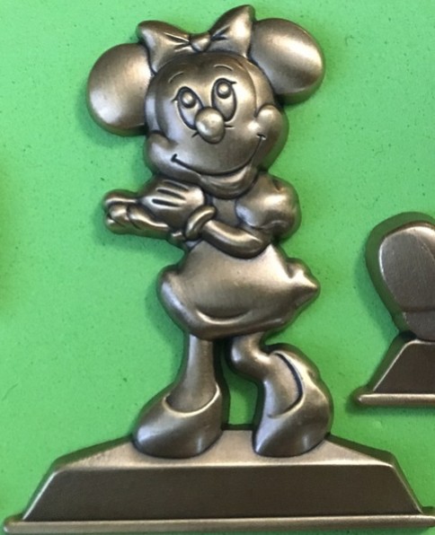 18736 - Gold Statue Minnie Mouse - Annual Passholder Ticket to Tour ...