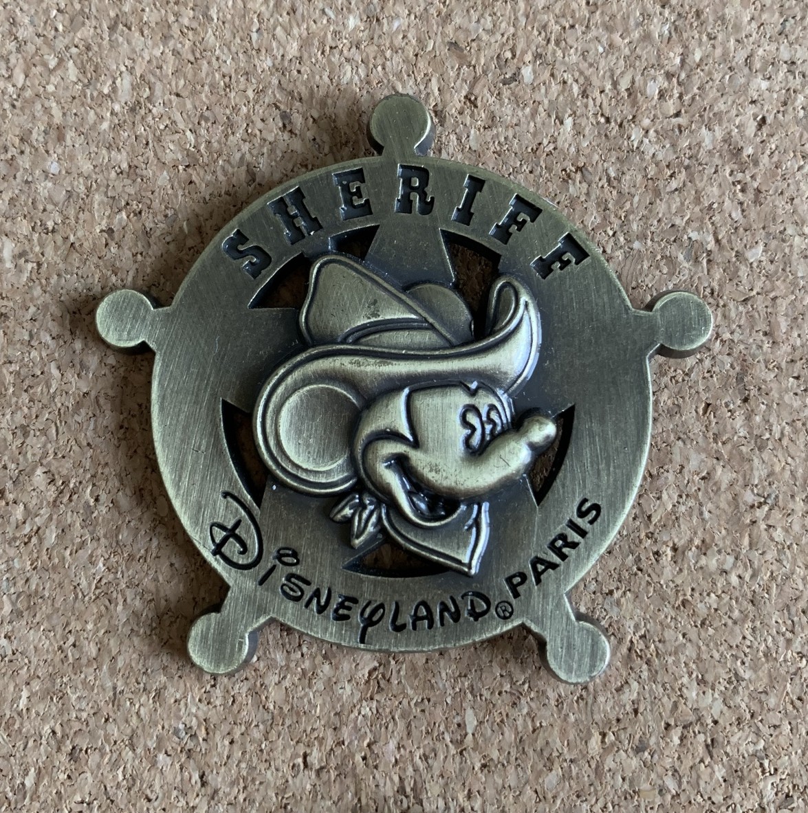 10284 - DLP Mickey's Sheriff Badge - Disneyland Resort Paris Disney Pin