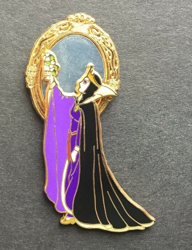 33683 - Scream - Evil Queen in front of The Magic Mirror - 2002 The ...