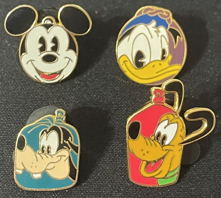 38018 - Mickey, Donald, Goofy and Pluto - FAB FOUR Mount Rustmore (4 ...