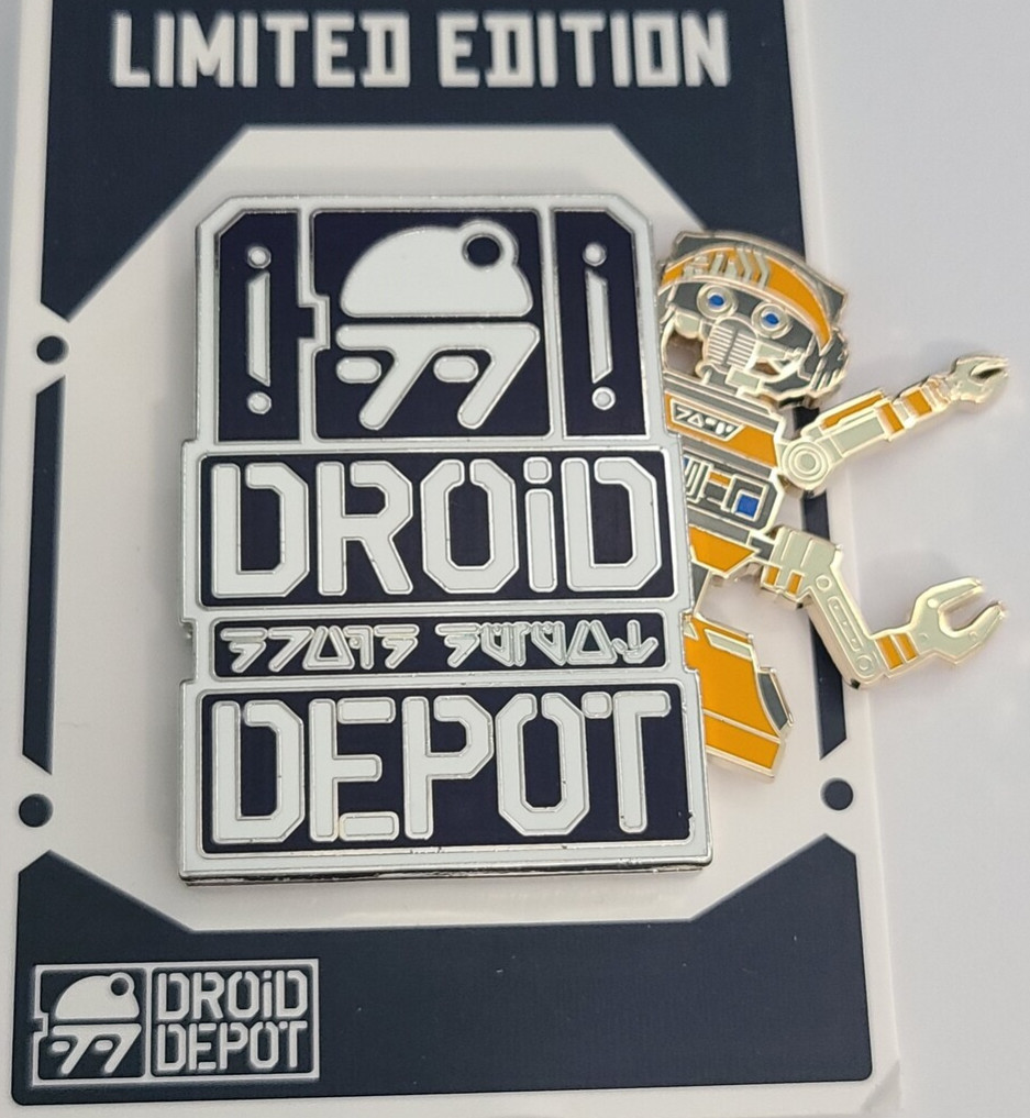 44602 - Star Wars™ Galaxy's Edge - Droid Depot Slider - C-3P0 and R-3X ...