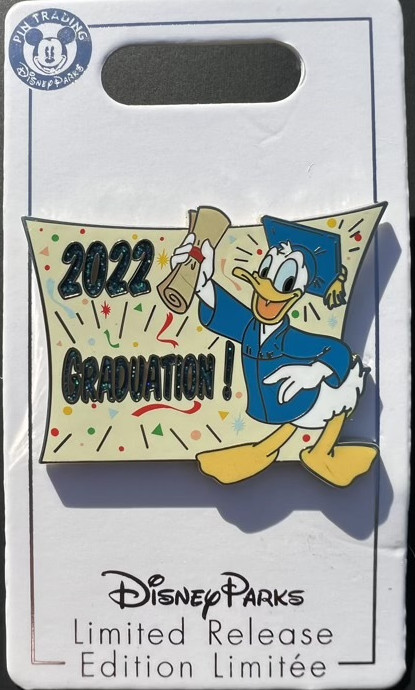 51834 - 2022 Donald Duck - Graduation