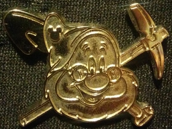 3077 - Doc - 2014 Hidden Mickey - The Seven Dwarfs - Walt Disney World ...