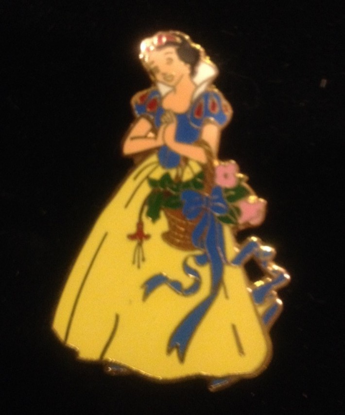 3171 - Snow White with flower bouquet - Snow White and the Seven Dwarfs ...